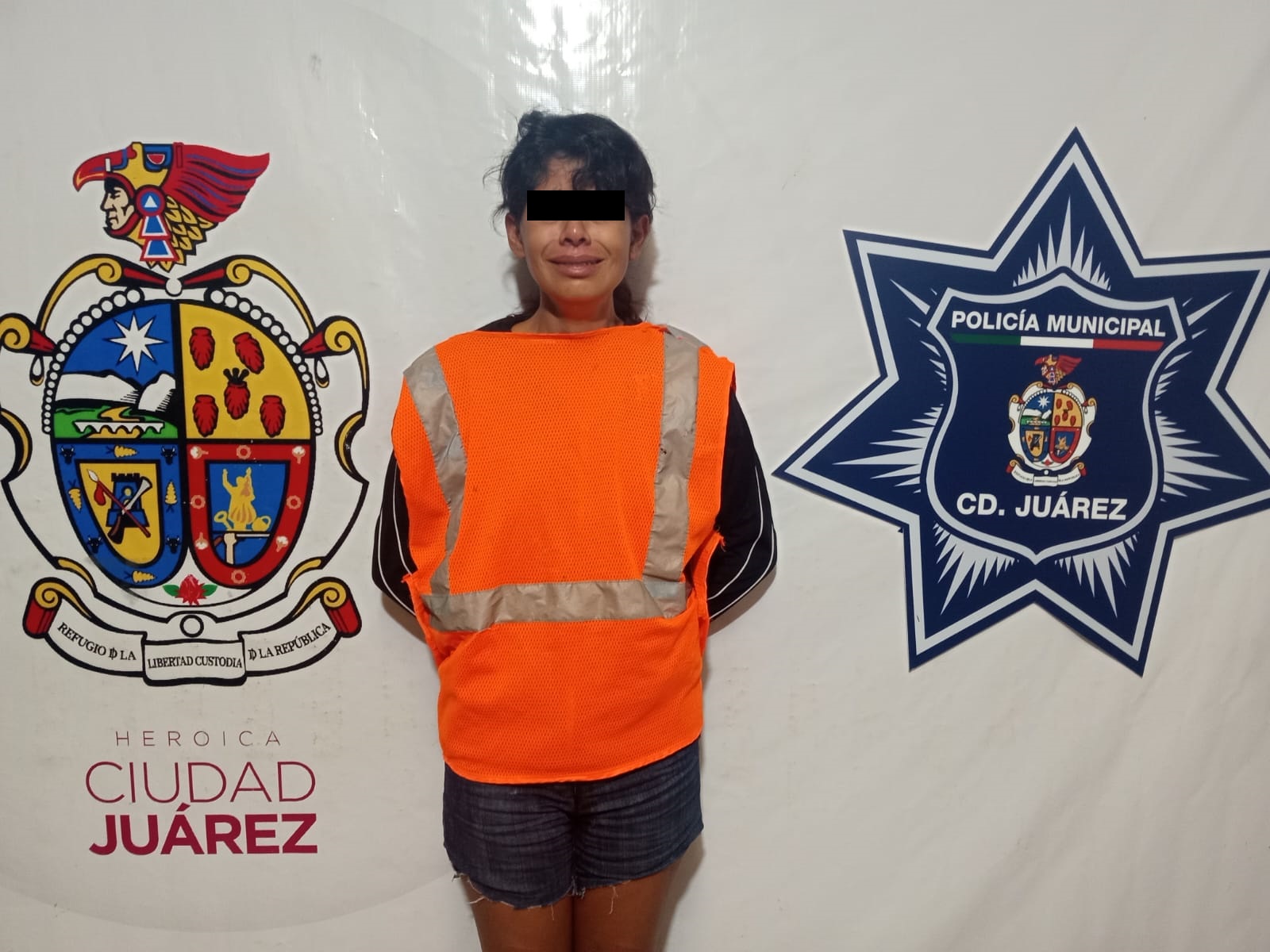 Detienen A Mujer Con Orden De Aprehensión En Posesión De Un Fusil De